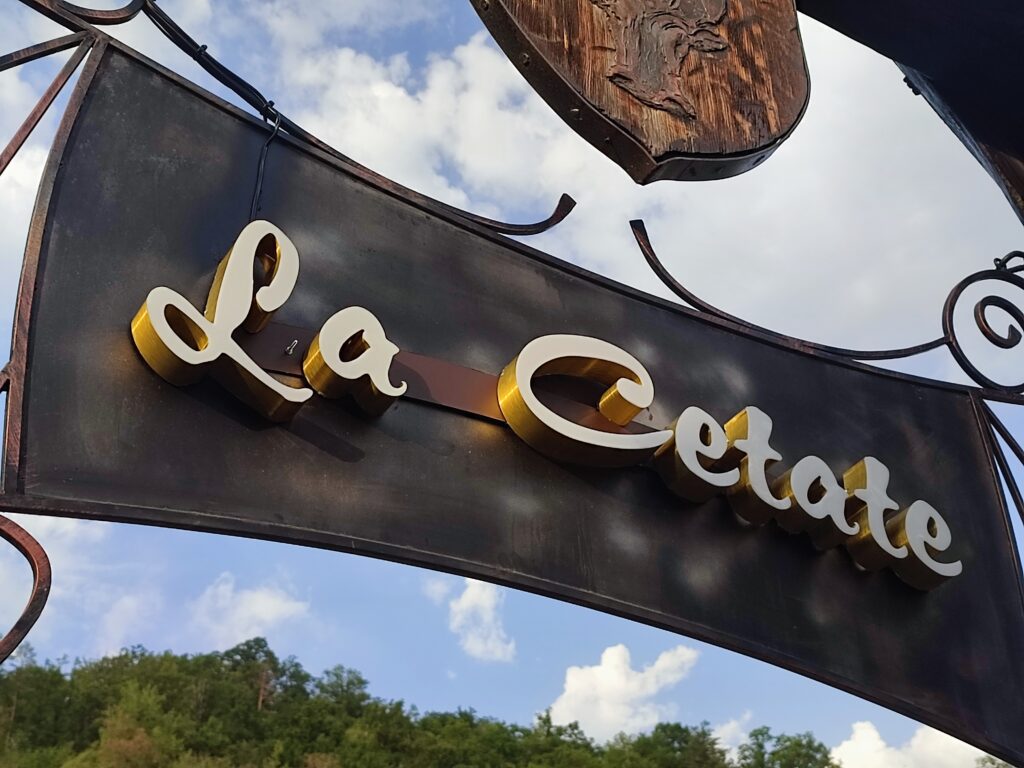 Litere Volumetrice din Stiplex, Aluminiu, Inox și Alamă: Eleganță și ...